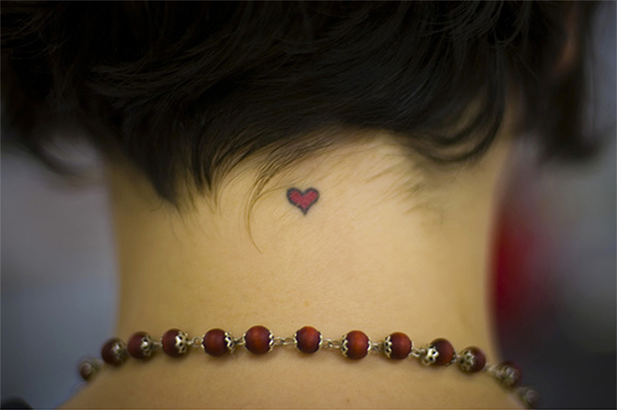 cute-little-heart-neck-tattoo