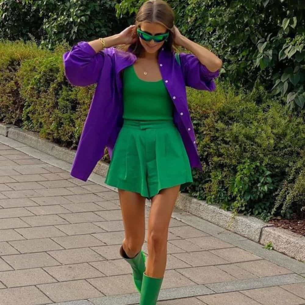 10-outfits-morados-para-lucir-este-otono-y-verte-guapa–camisa-morada-2-min